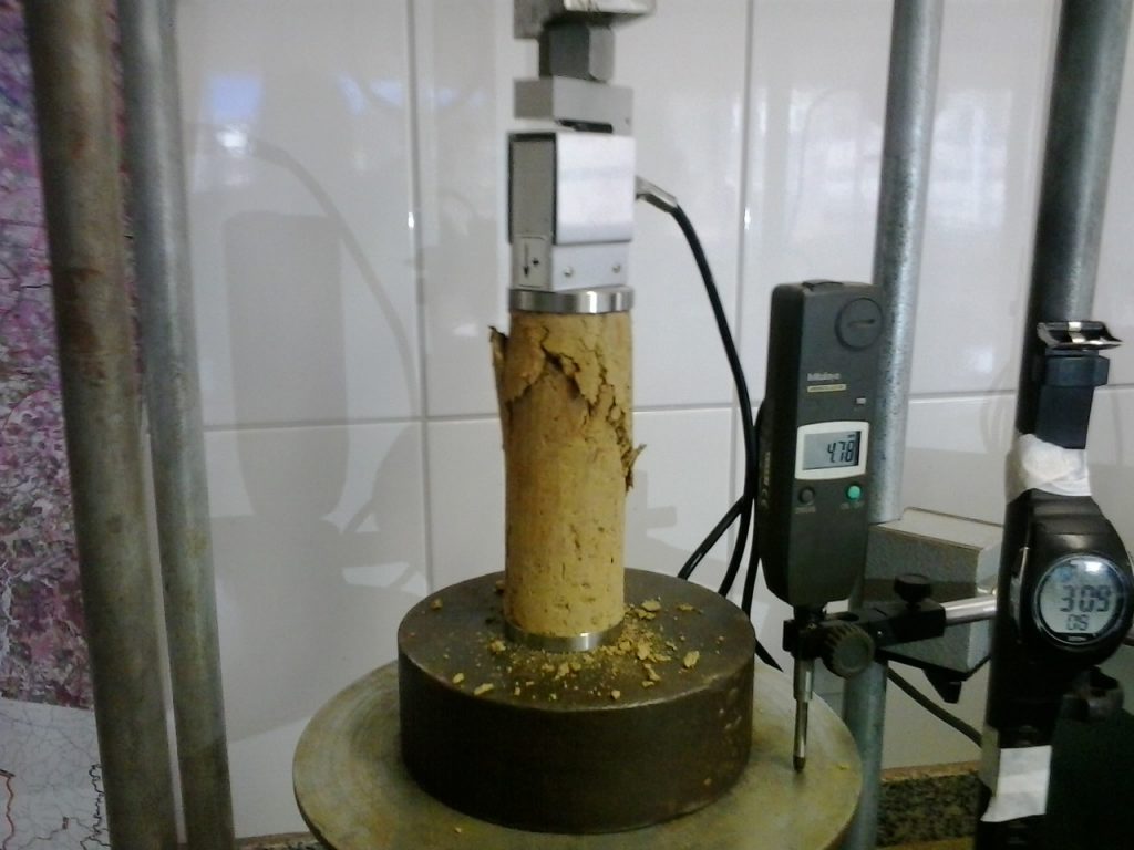 Ensaio de Compressão Simples | Contech